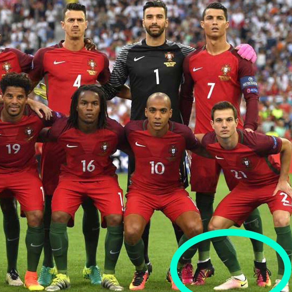Cristiano Ronaldo usa truque para parecer mais alto nas fotos