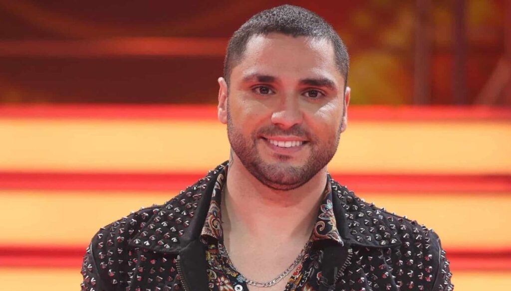 Big Brother: Cantor Leandro descuidou-se e mostrou o material