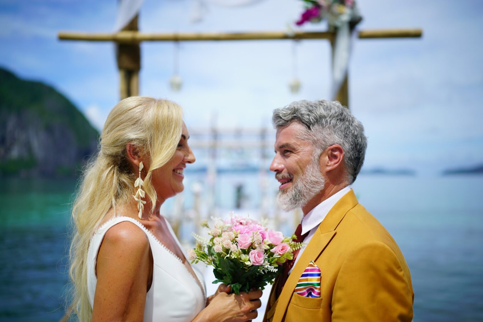 "Casados no Paraíso" já estreou na SIC. Os primeiros casais!