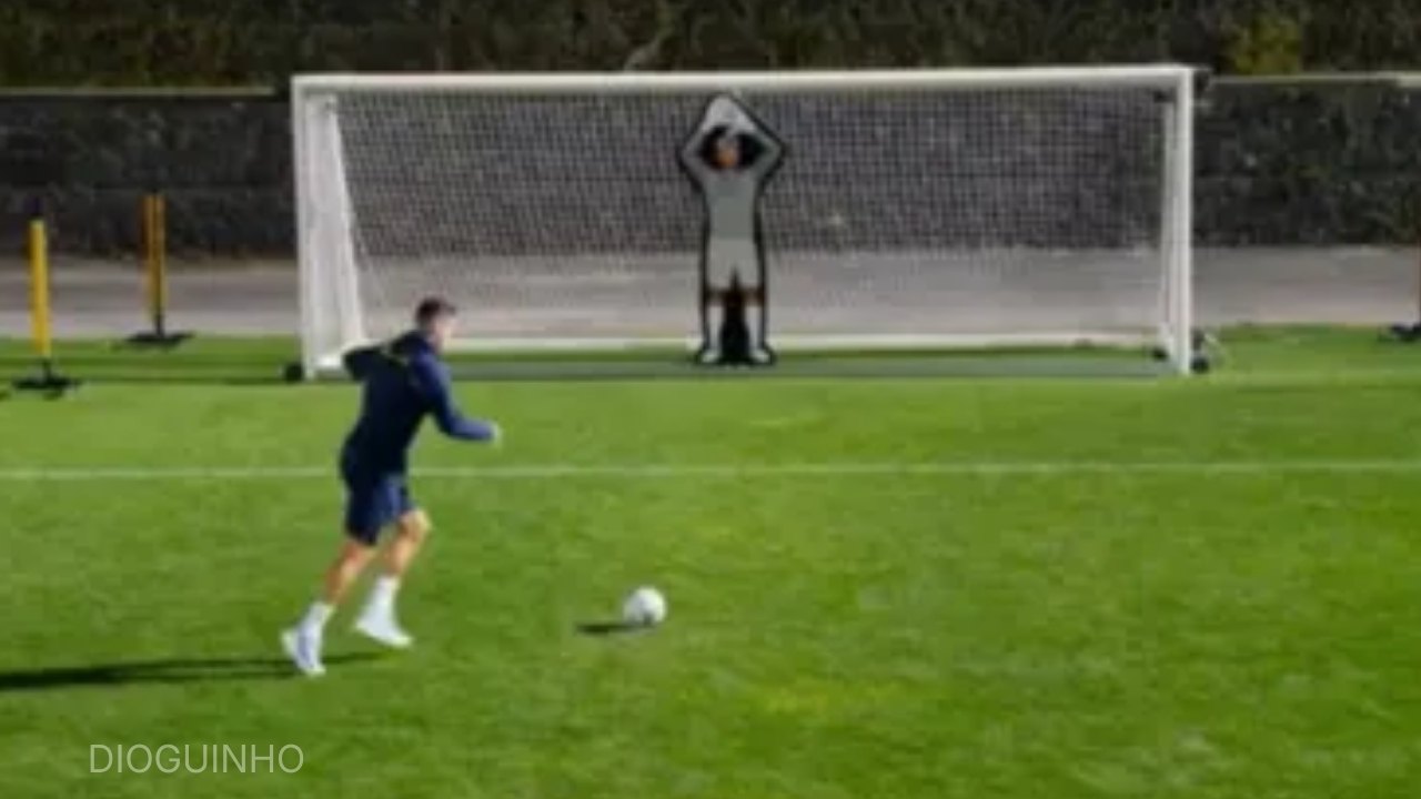 Homem vs Máquina: Cristiano Ronaldo derrota o robô "imbatível" da NASA